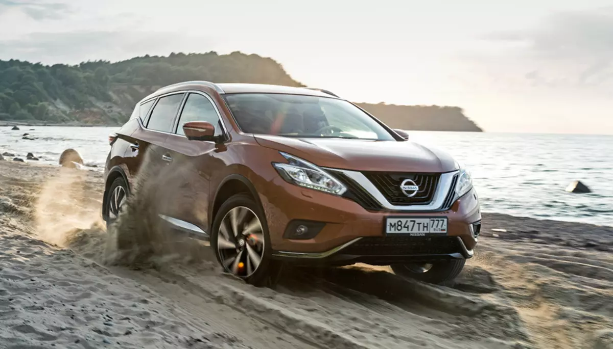 Mildlega lenda pláss Nissan Murano á vegum okkar 6596_9