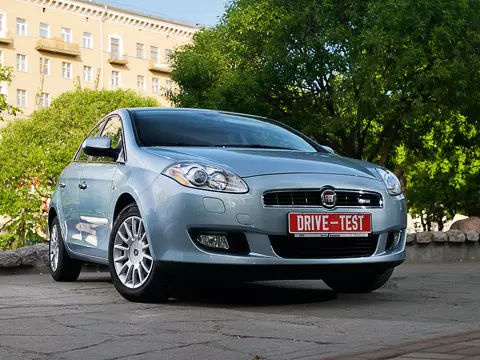 Шинэ Hatchback Fatchback Fiat Bravo бүхий хот