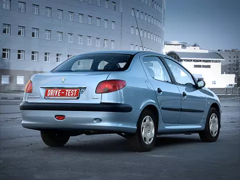 Sedanele disponibile FIAT Albea, Peugeot 206 și Renault Simbol 664_18