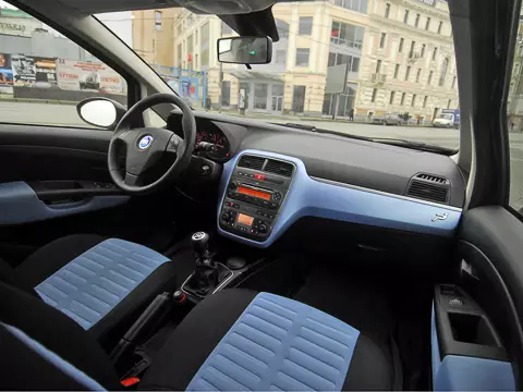 Неліктен сіз Fiat Grande Punto плиткасының артында бұзақ тастағыңыз келеді? 665_3