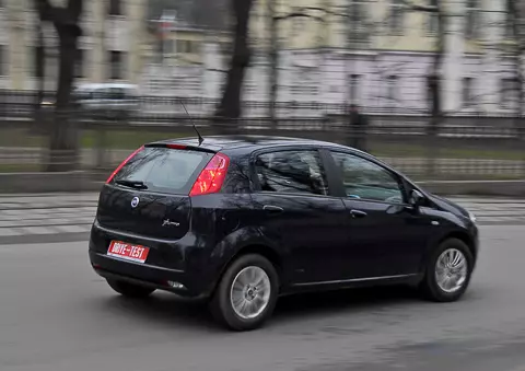 Неліктен сіз Fiat Grande Punto плиткасының артында бұзақ тастағыңыз келеді? 665_6