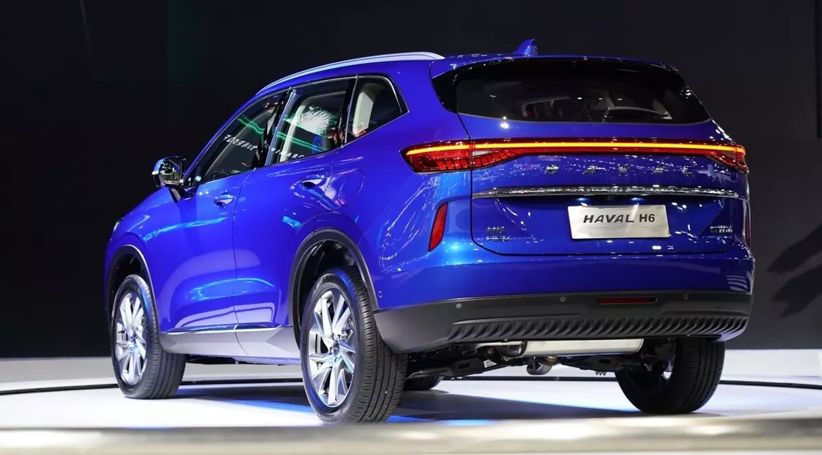 Tá an crossover H6 Haval ina hibrideach cumhachtach