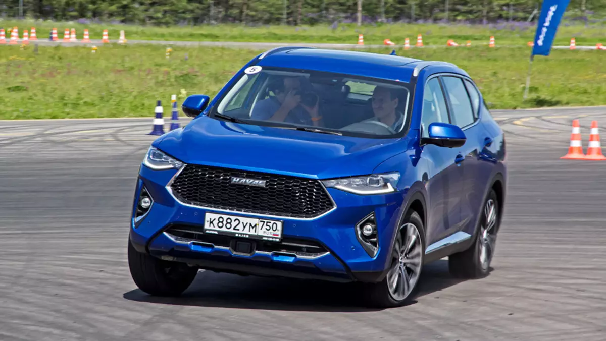 Við nálgumst keppinauta á kínverska crossover Haval F7 770_10