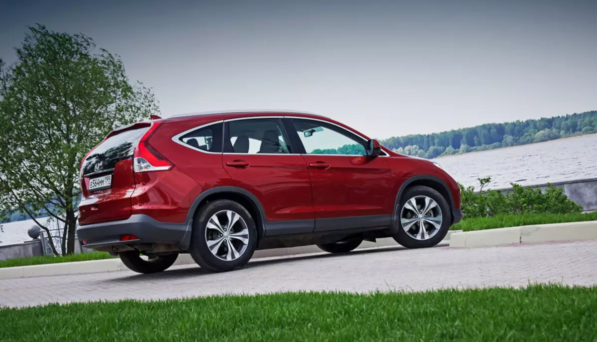 Begiratzen dugu, Honda CR-V 2.4 2.0 oso desberdina den ala ez