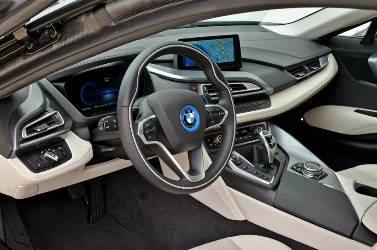 Ýokary kesgitleme formatda gibrid bmw I8 hakda aýdýarys 8127_1