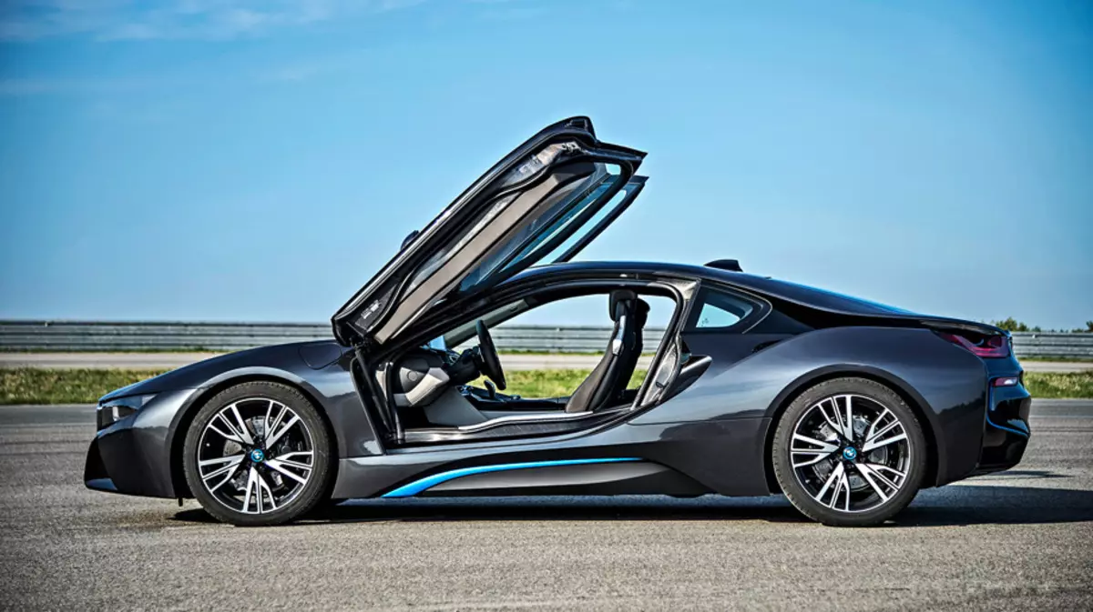 Ýokary kesgitleme formatda gibrid bmw I8 hakda aýdýarys 8127_2