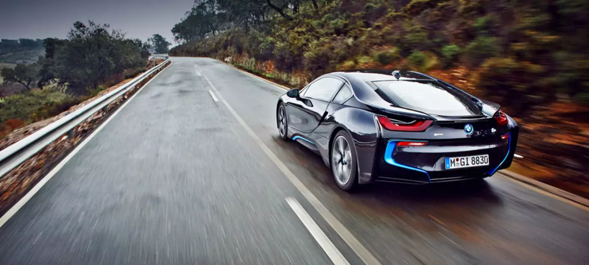 Ýokary kesgitleme formatda gibrid bmw I8 hakda aýdýarys 8127_7