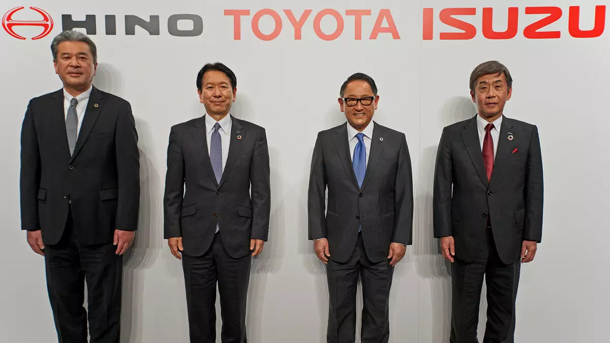 Toyota, Isuzu û Hîno li ser elektrîkên komrtingan razî bûn 847_1