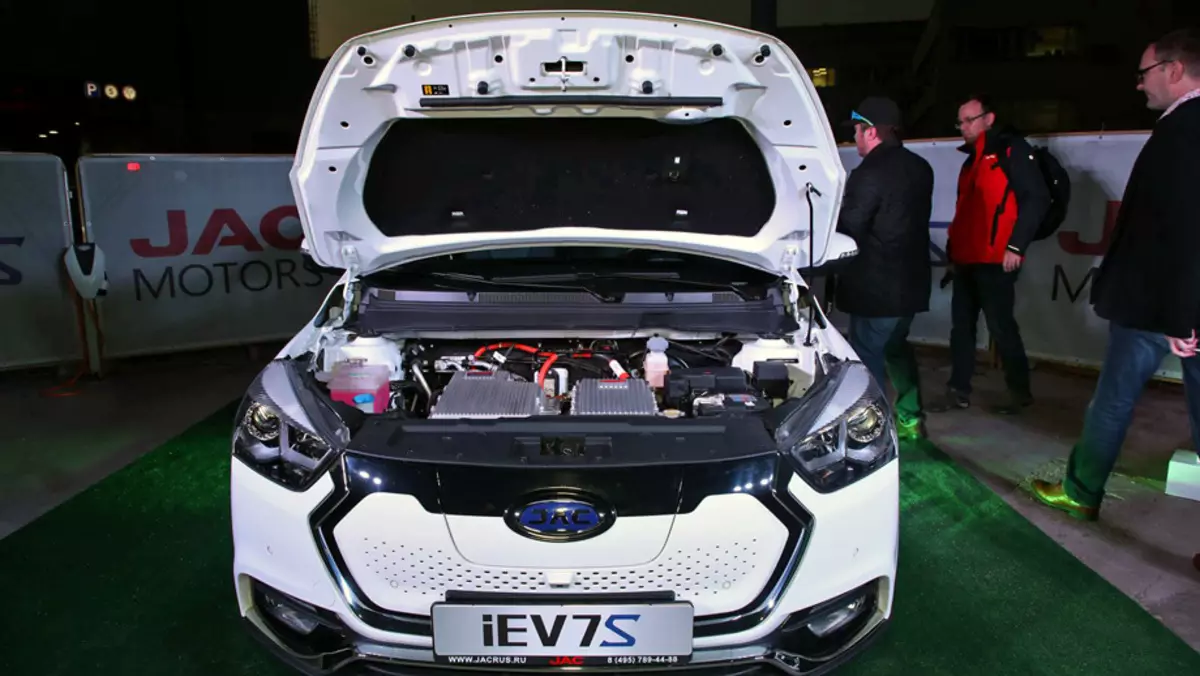 Syneant: JAC IEV7S Electrocar เริ่มรวบรวมคำสั่งซื้อในรัสเซีย 862_3