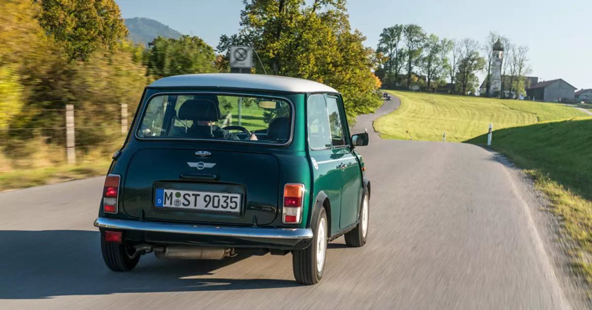 Vi leder efter en fælles i hatchbacks Mini Cooper fra fortiden og dette århundreder 8793_1