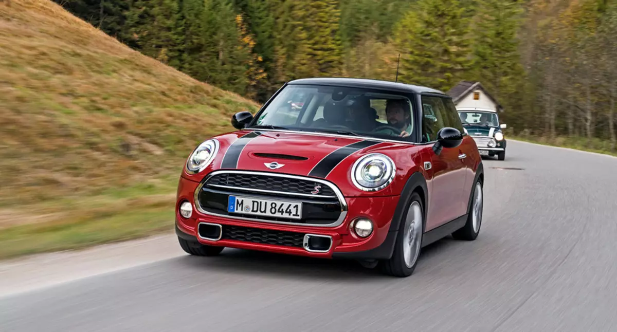 Vi leder efter en fælles i hatchbacks Mini Cooper fra fortiden og dette århundreder 8793_10