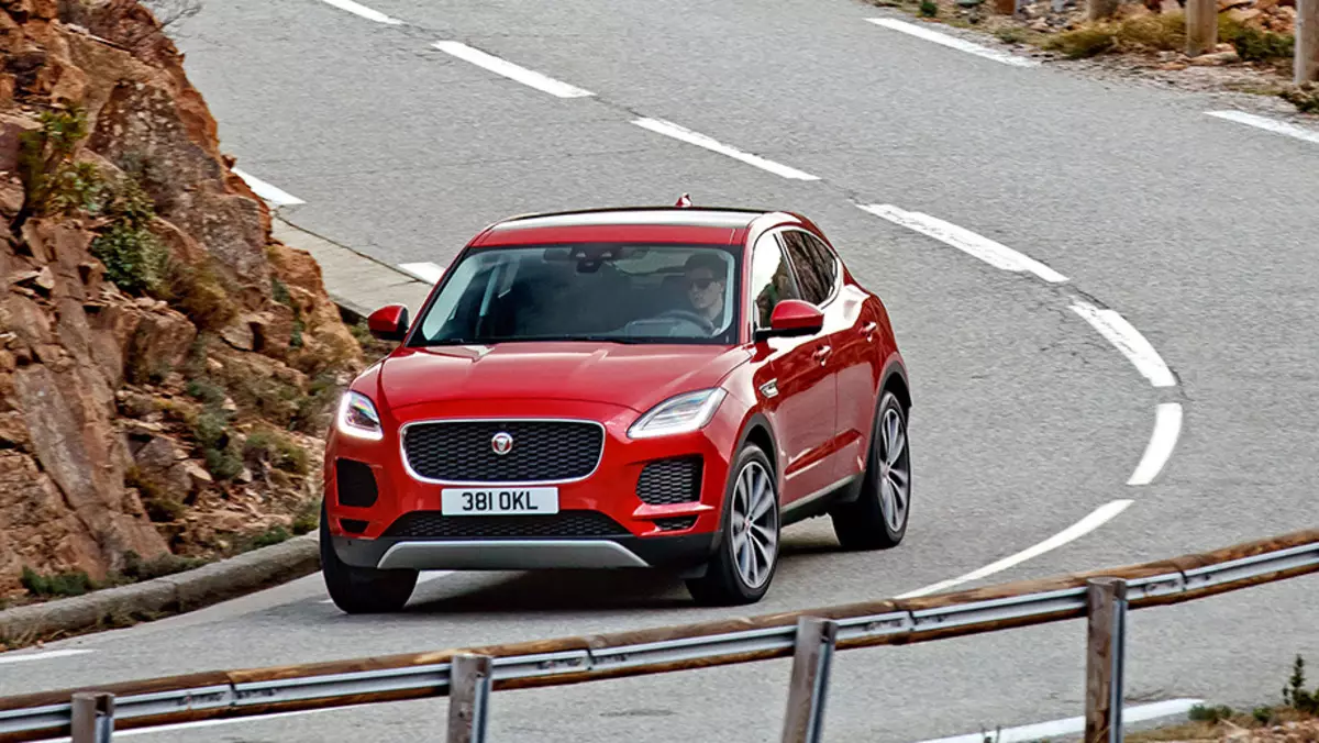 Ṣe atunṣe awọn eniyan ti o ni ọra ti iwapọ Statrover Jaguar E-Pace 889_3