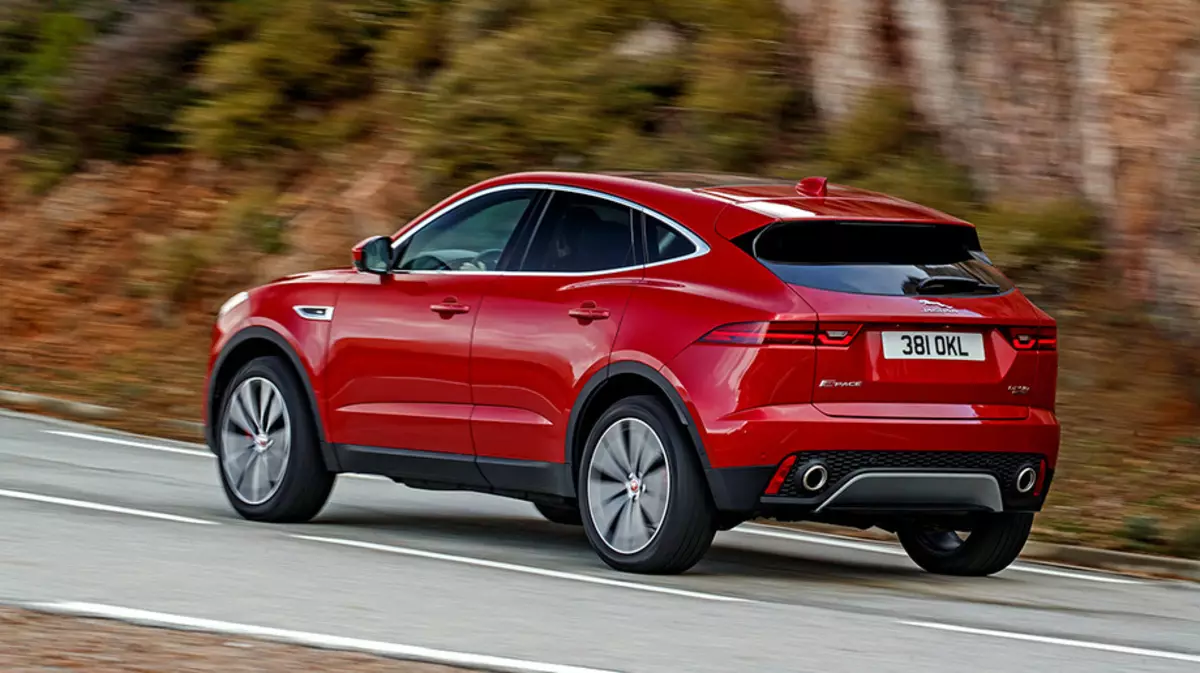 Ṣe atunṣe awọn eniyan ti o ni ọra ti iwapọ Statrover Jaguar E-Pace 889_4