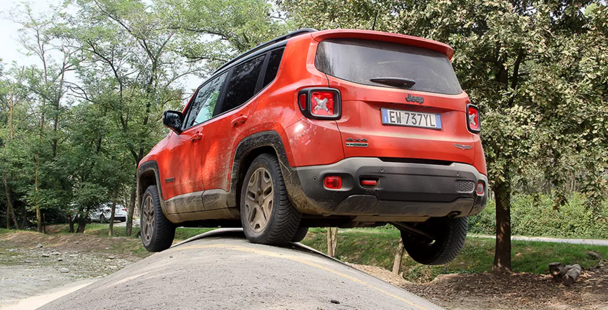 Schwimmen Sie über die Wanzen auf dem Zweilimit-Jeep-Jeep Renegade 912_3