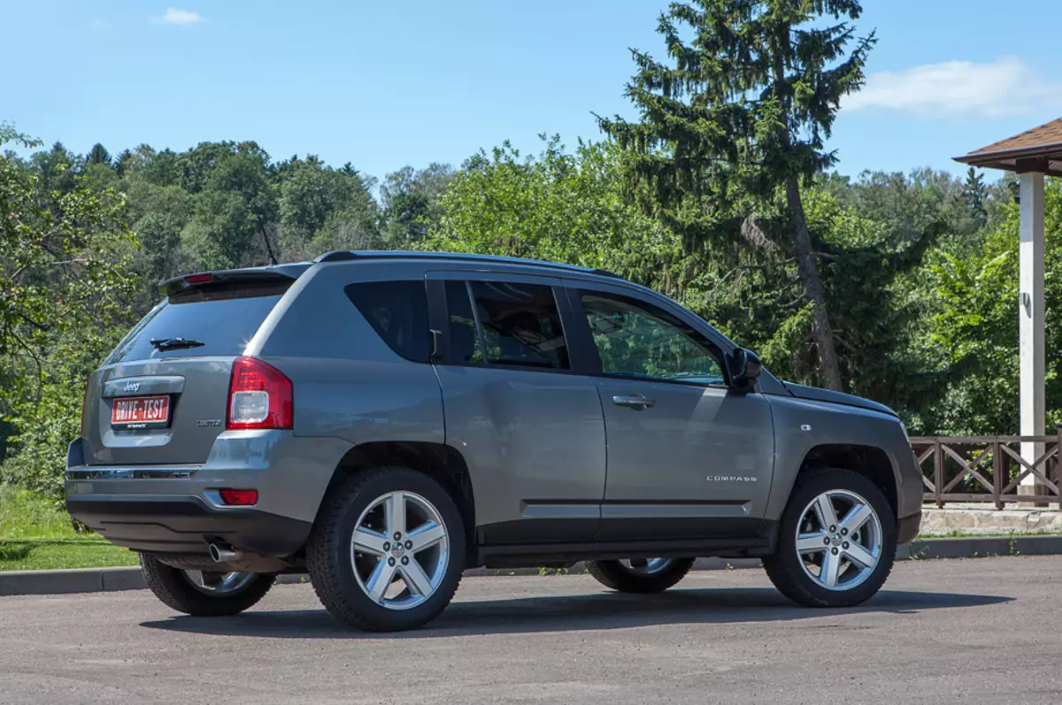 Harkitse itseäsi yhdessä Jeep Compass Crossoverin kanssa 915_1