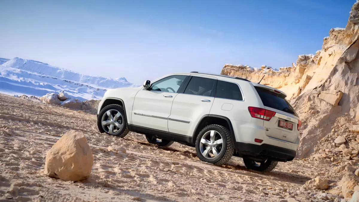 ລືມເຄື່ອງປະດັບເກົ່າຂອງ Jeep Grand Cherokee ກັບ New 916_18