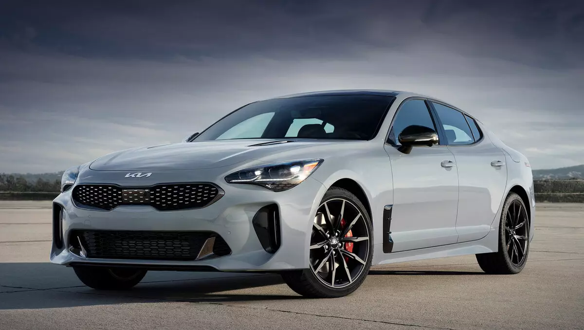 Amérika Kia Stinger di gelap di Scorplion khusus