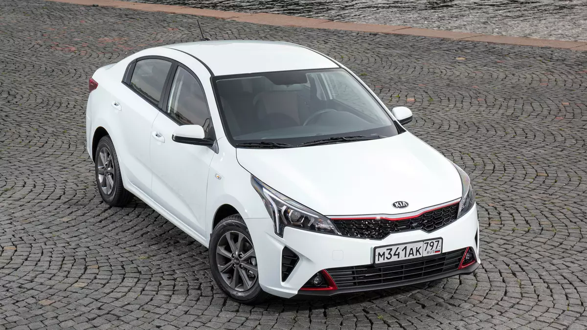 Обчислюємо оновлений седан Kia Rio за зовнішніми ознаками 945_3