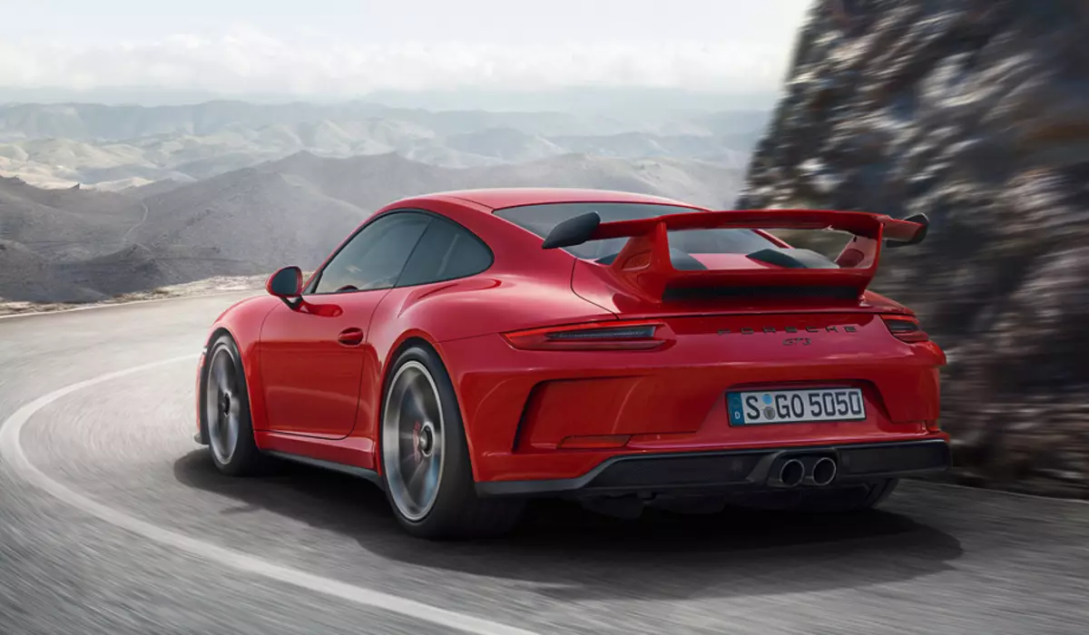 Купе Porsche 911 GT3 муҳаррики чаҳор литр гирифтааст 9614_1