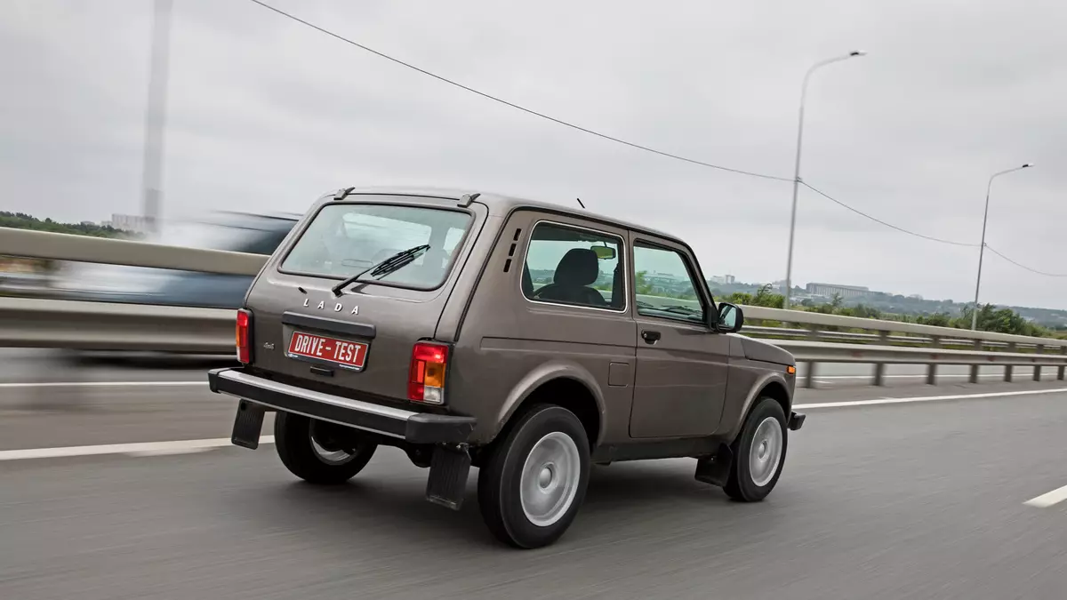 Sukeltaa menneisyyteen Lada 4x4: n ja UAZ Hunterin kanssa 978_14