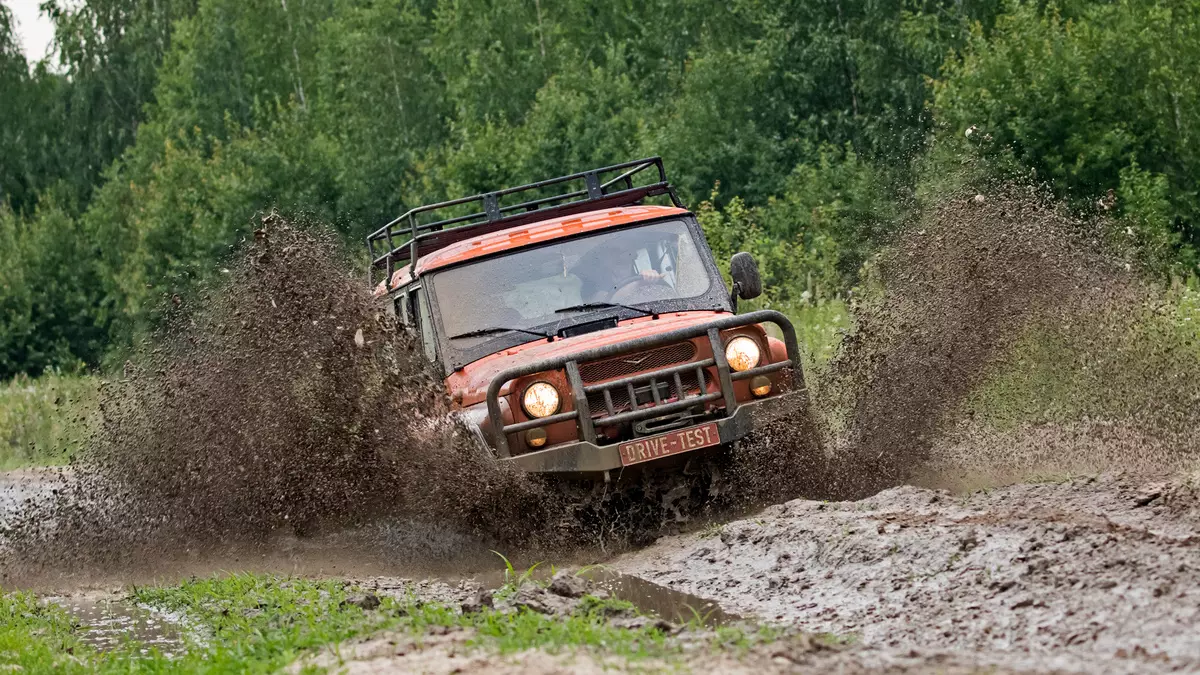 Лада 4x4 болон УАЗ Хантертай өнгөрсөн руу Dive 978_16