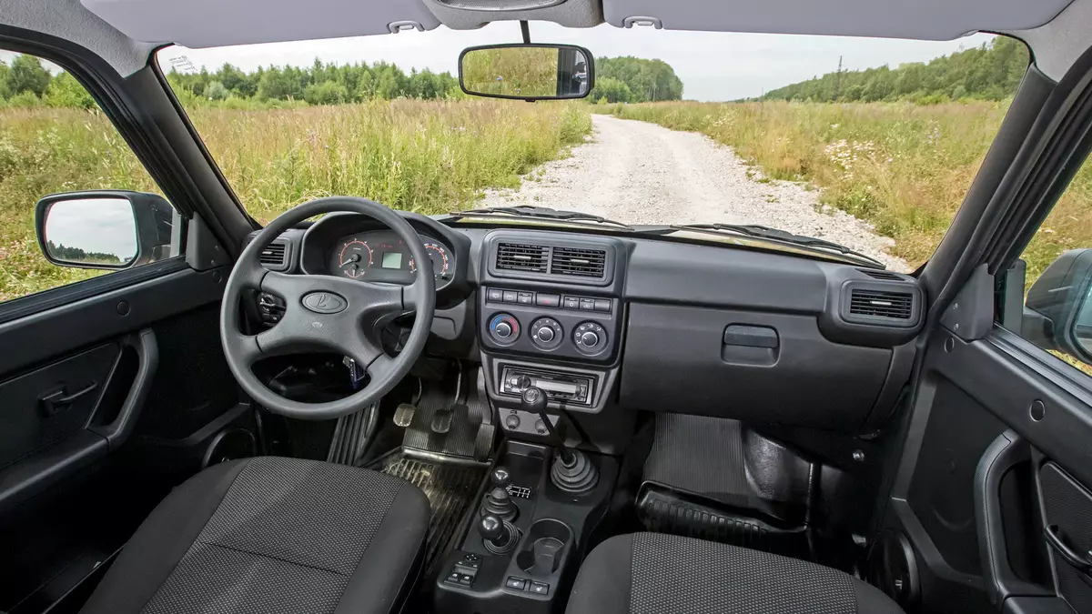 Sukeltaa menneisyyteen Lada 4x4: n ja UAZ Hunterin kanssa 978_2