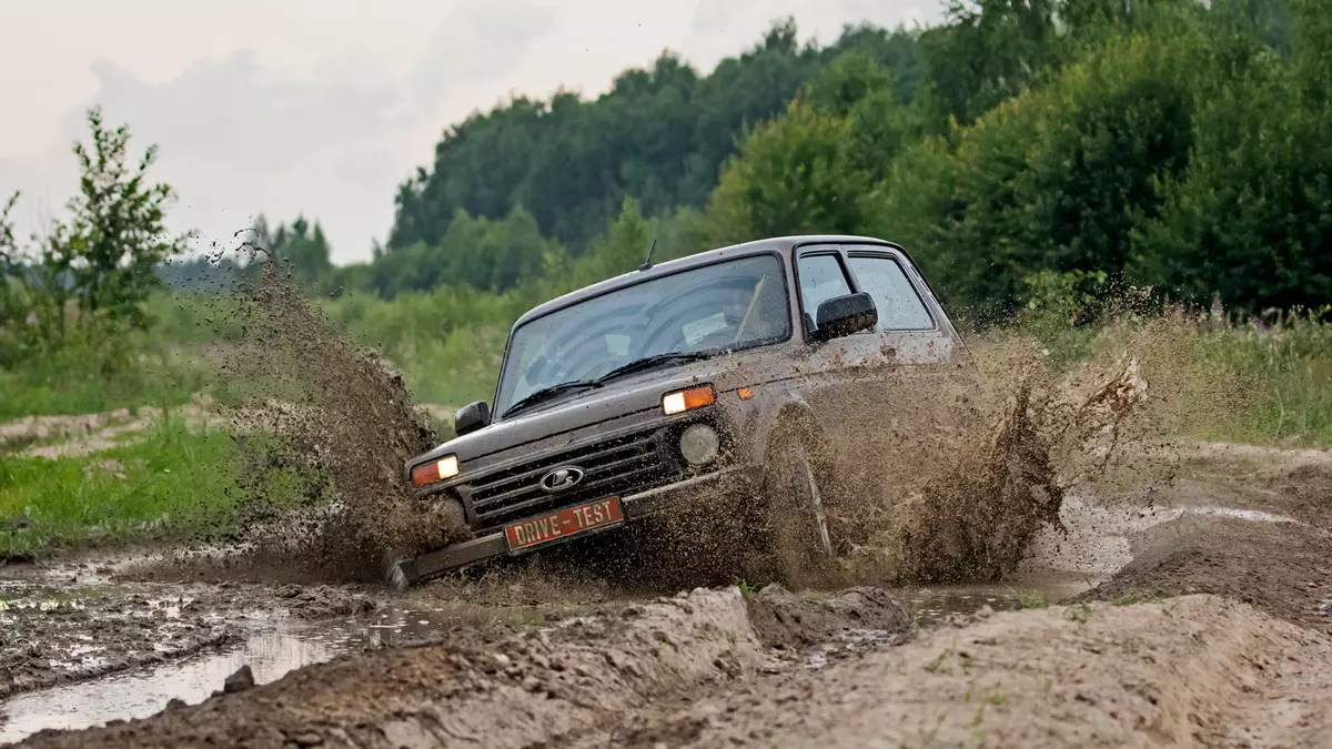 Лада 4x4 болон УАЗ Хантертай өнгөрсөн руу Dive 978_20